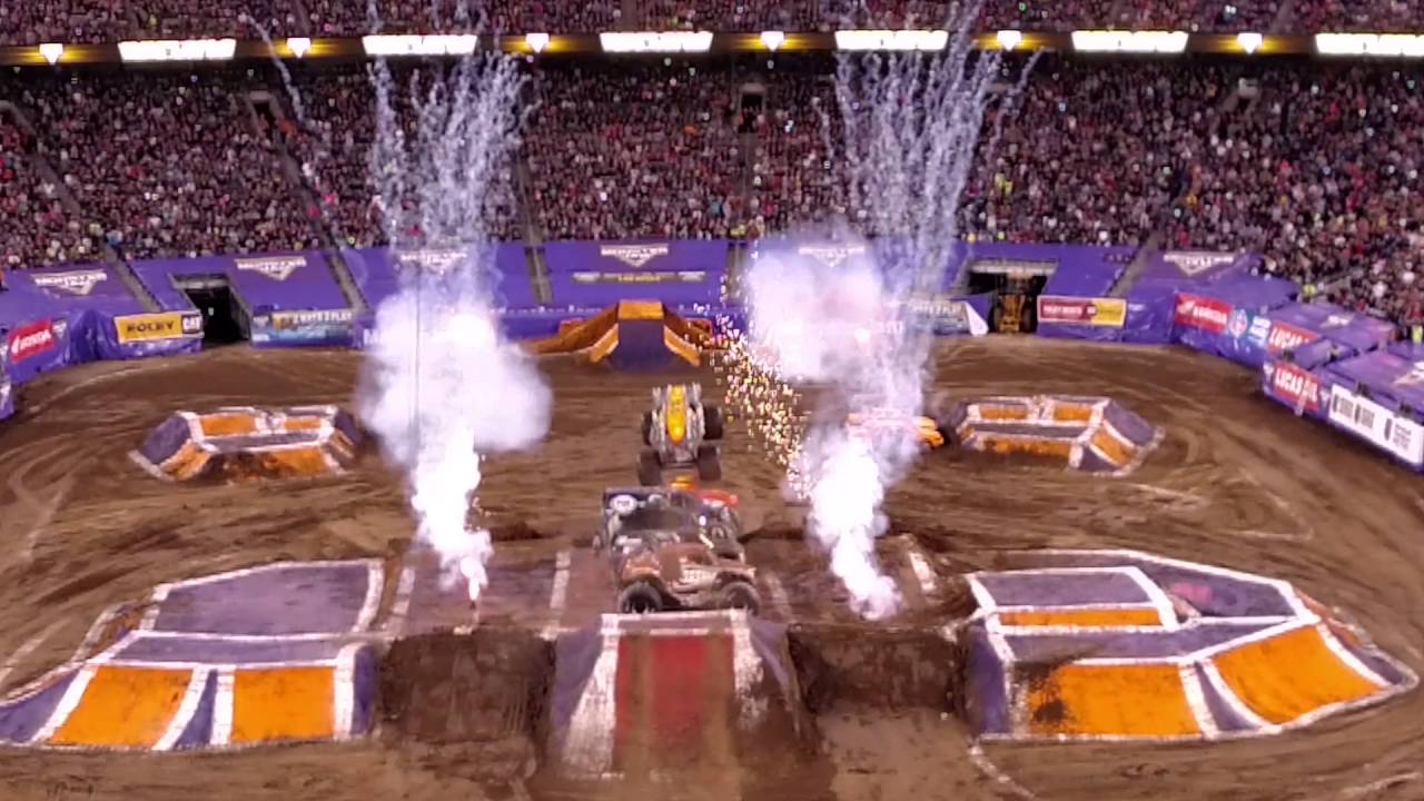 042316 Max-D jumps 6 Monster Trucks successfully - YouTube