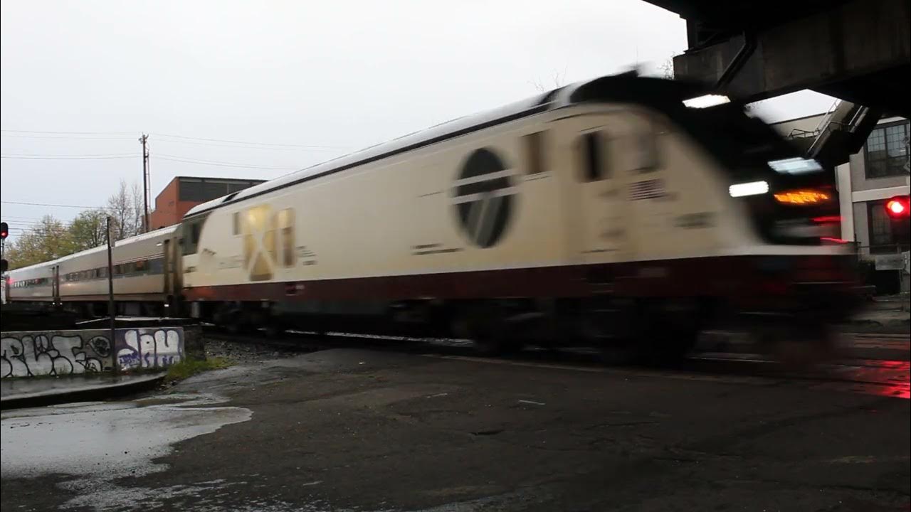 Siemens SC-44 Charger Locomotive - Amtrak Cascades Entering Portland Horn Alley! - YouTube