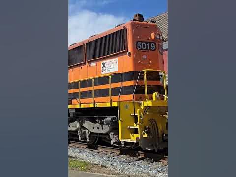 Maryland Midland UBHF Led By A Pair Of SD40s And SD50s - YouTube