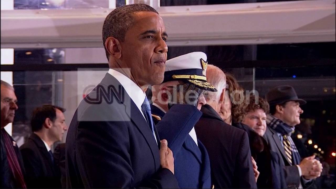 INAUGURATION PARADE STAND - OBAMA SALUTING - YouTube