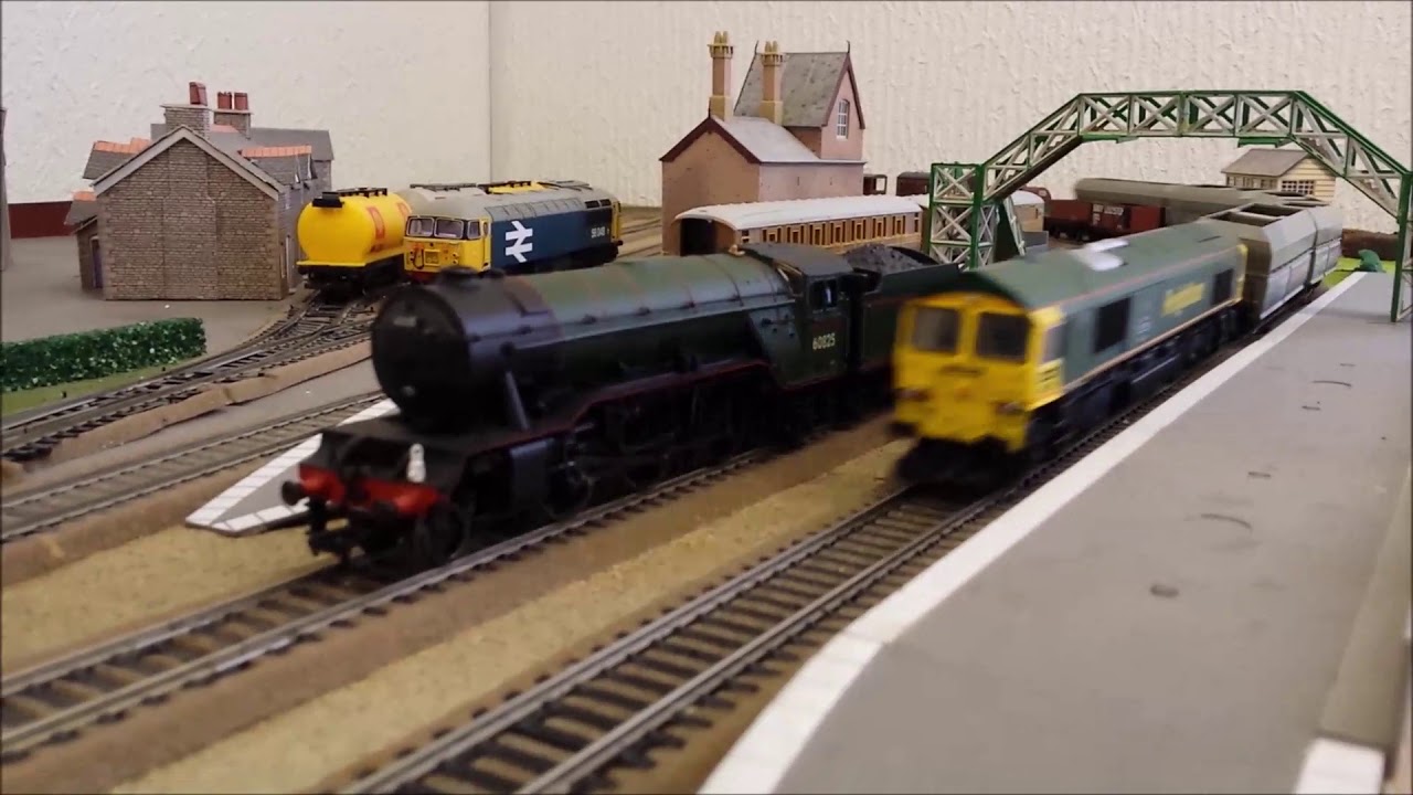 LIMA L205059 Freightliner Class 66 'Don Raider' No 66527 L44576 - YouTube