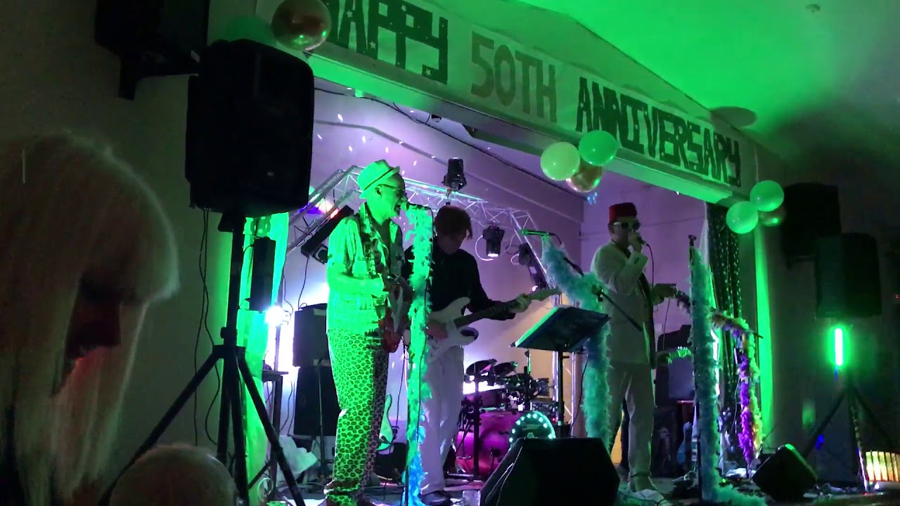 Party Popperz live at Longford Social - YouTube