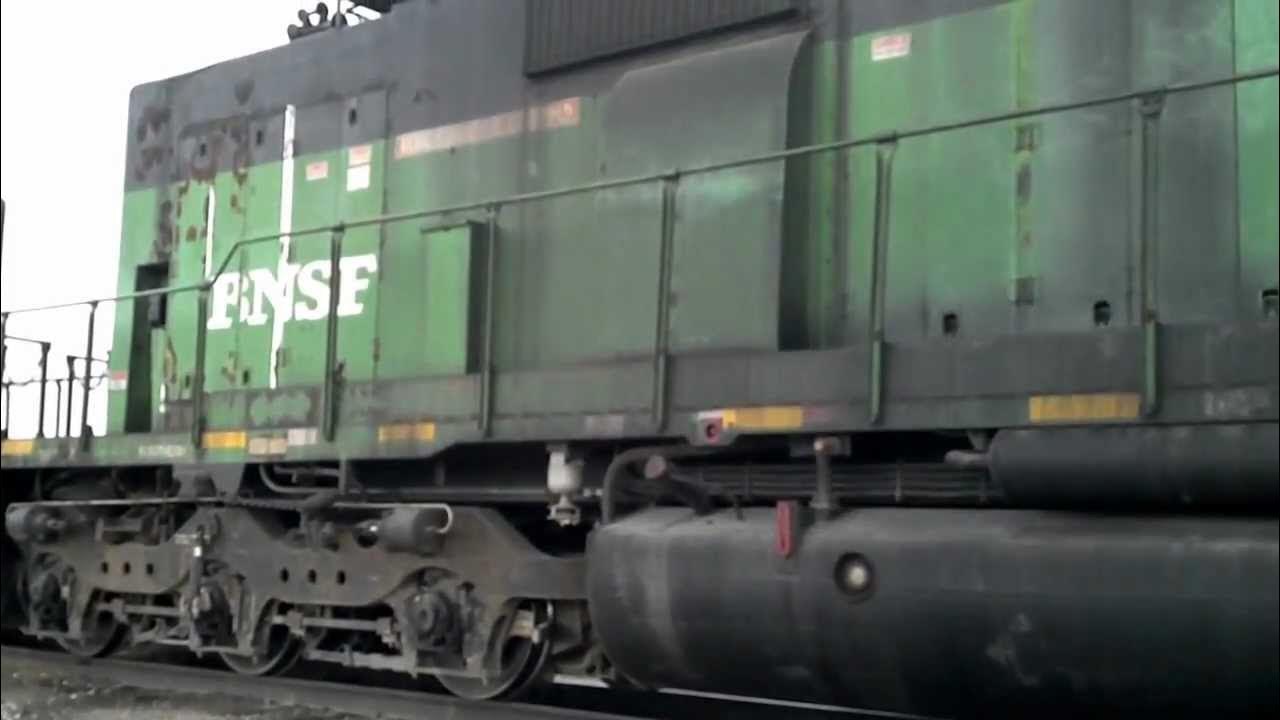 Tour of Galesburg Hump Yard BNSF #300 SD40-2B unit - YouTube