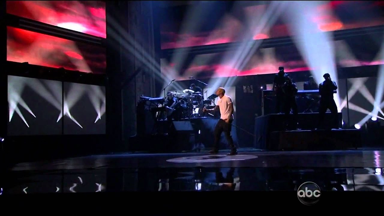 Chris Brown 2011 AMAs - All Back / Say It With Me 1080p HD - YouTube
