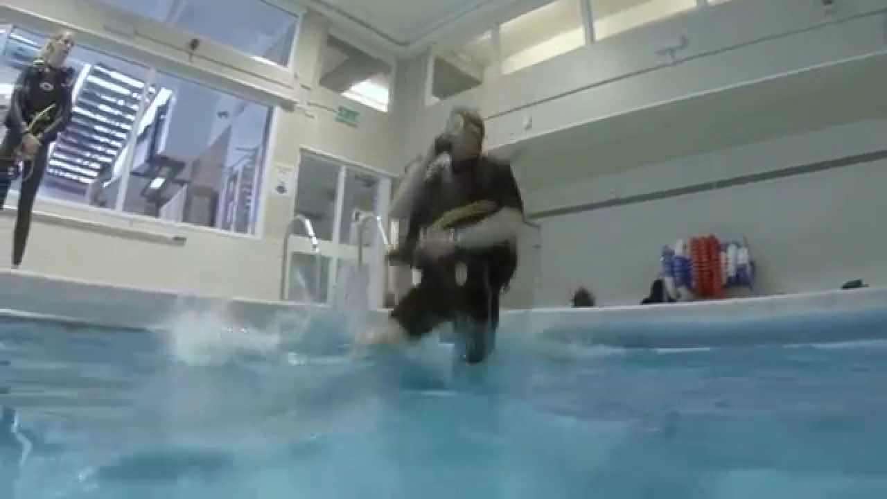 Scuba Skills: Stride Entry - YouTube