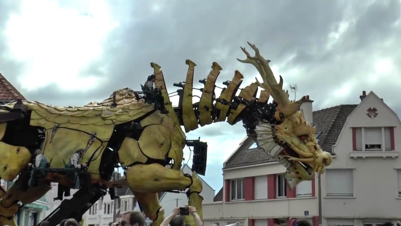 Giant Dragon (Cheval Dragon Long Ma) by La Machine - YouTube