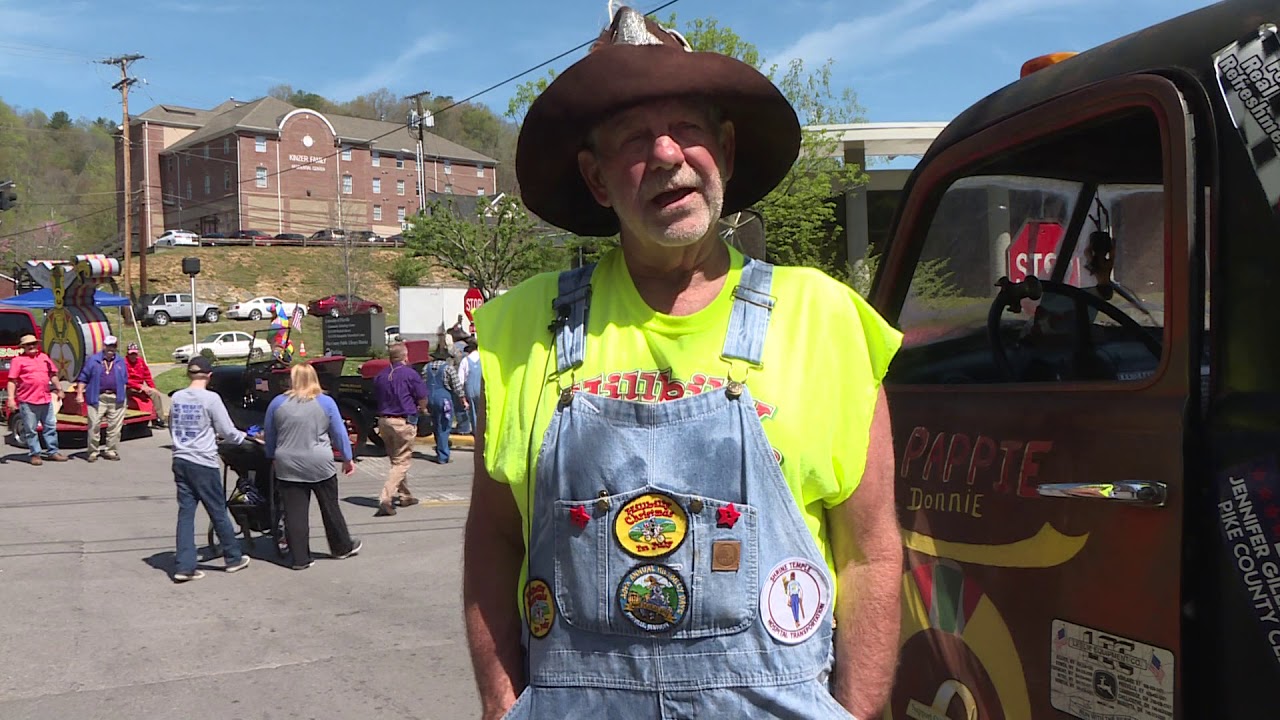 Everybody's a hillbilly at state's second-largest festival - YouTube