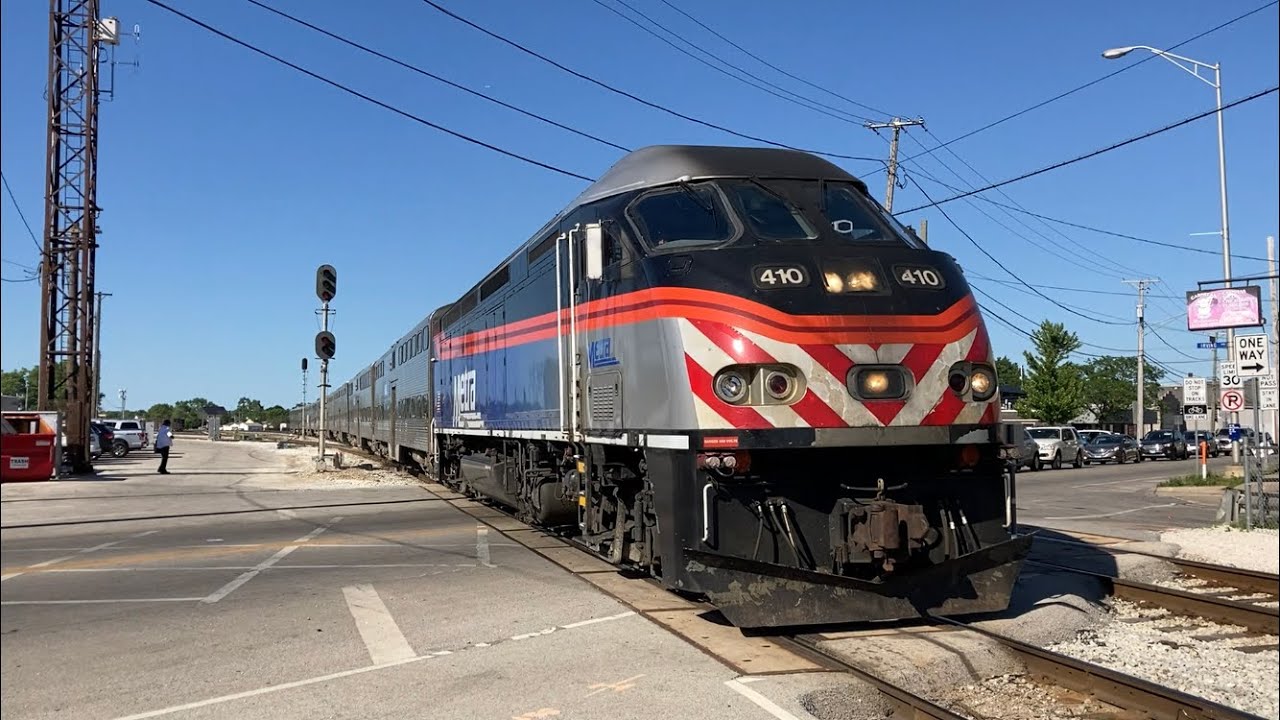 Metra MP36 #410 arrives at Blue Island, IL (June 23, 2022) - YouTube