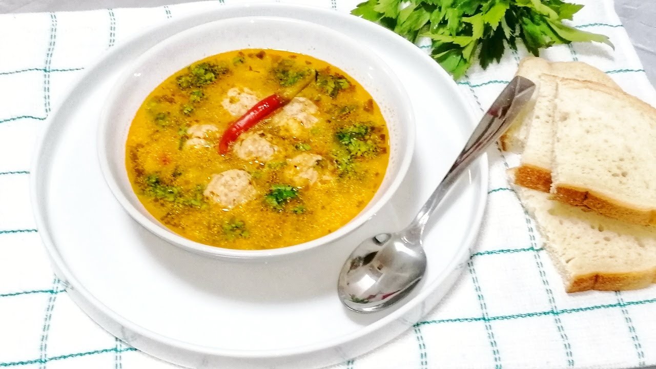 Ciorba de perisoare cu bors si leustean | Romanian Meatball Borscht ...
