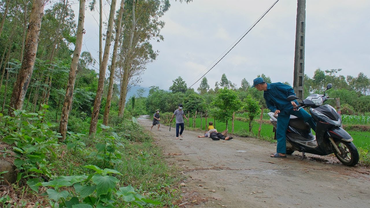 A kind police officer rescues a single mother being chased by socialite ...