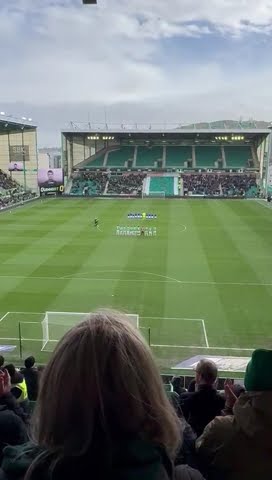 John Fraser, Hibernian FC Minute applause 29/03/25 - YouTube