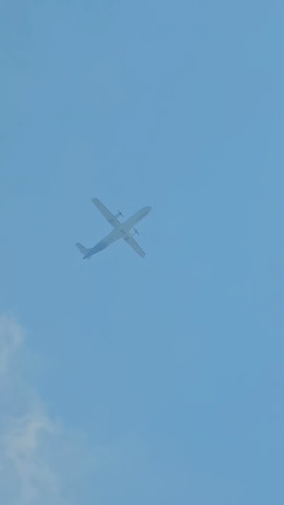 Maldivian ATR-72 8Q-IAY VERY LOW TAKE OFF - YouTube