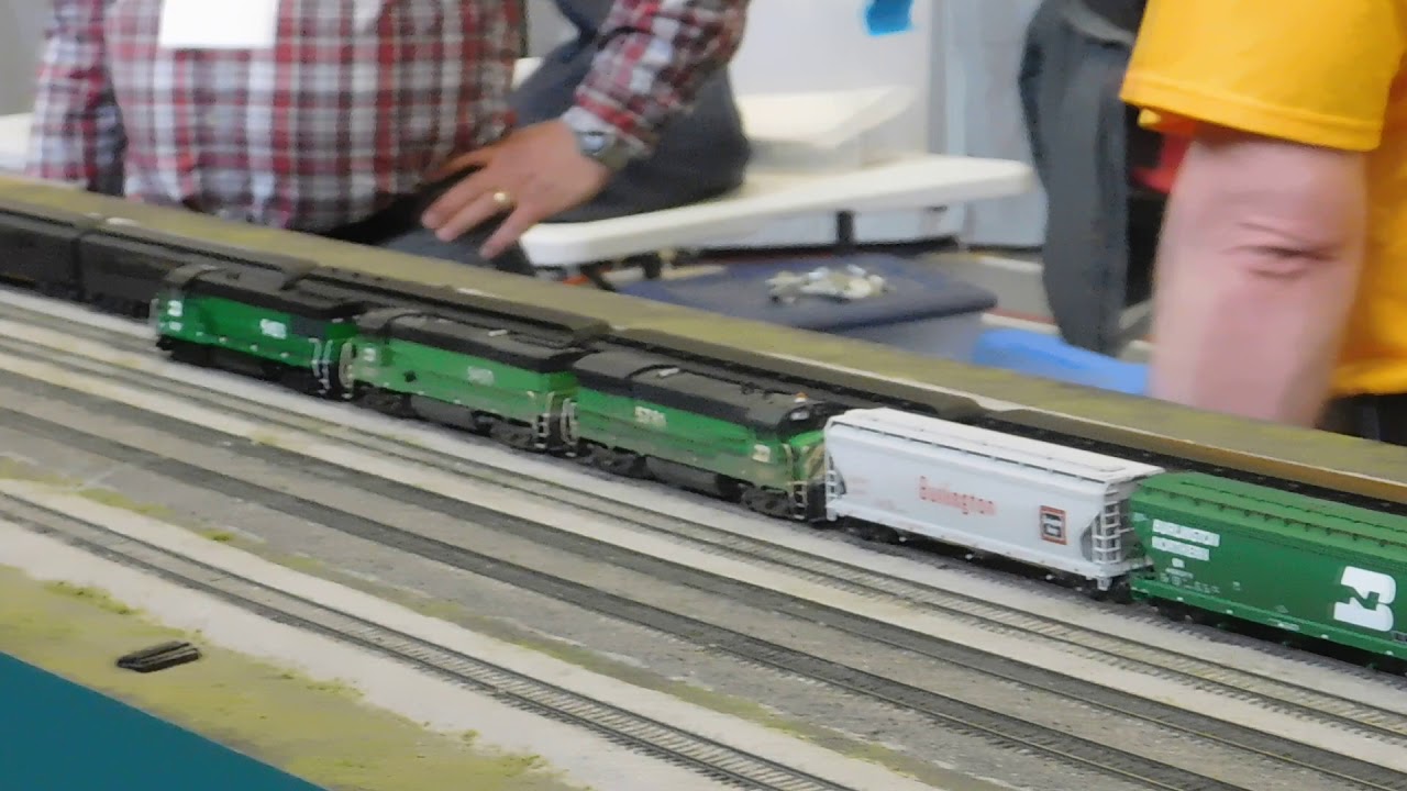 BN grain train on Calgary Free-mo -- Supertrain 2019 - YouTube