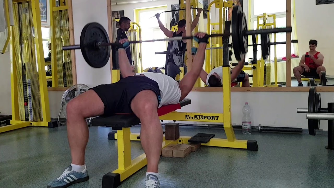 Bench press 80 kg (177 lbs) for almost 17 reps and stiff leg row 80 kg ...