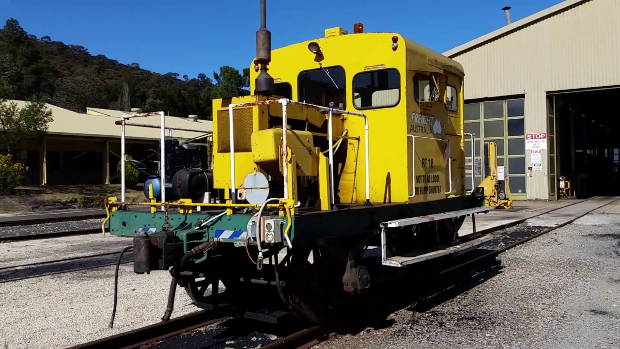 RT18 Rail Tractor (ex VR) shunter at Lithgow Depot, 03 Sep 2019 - YouTube