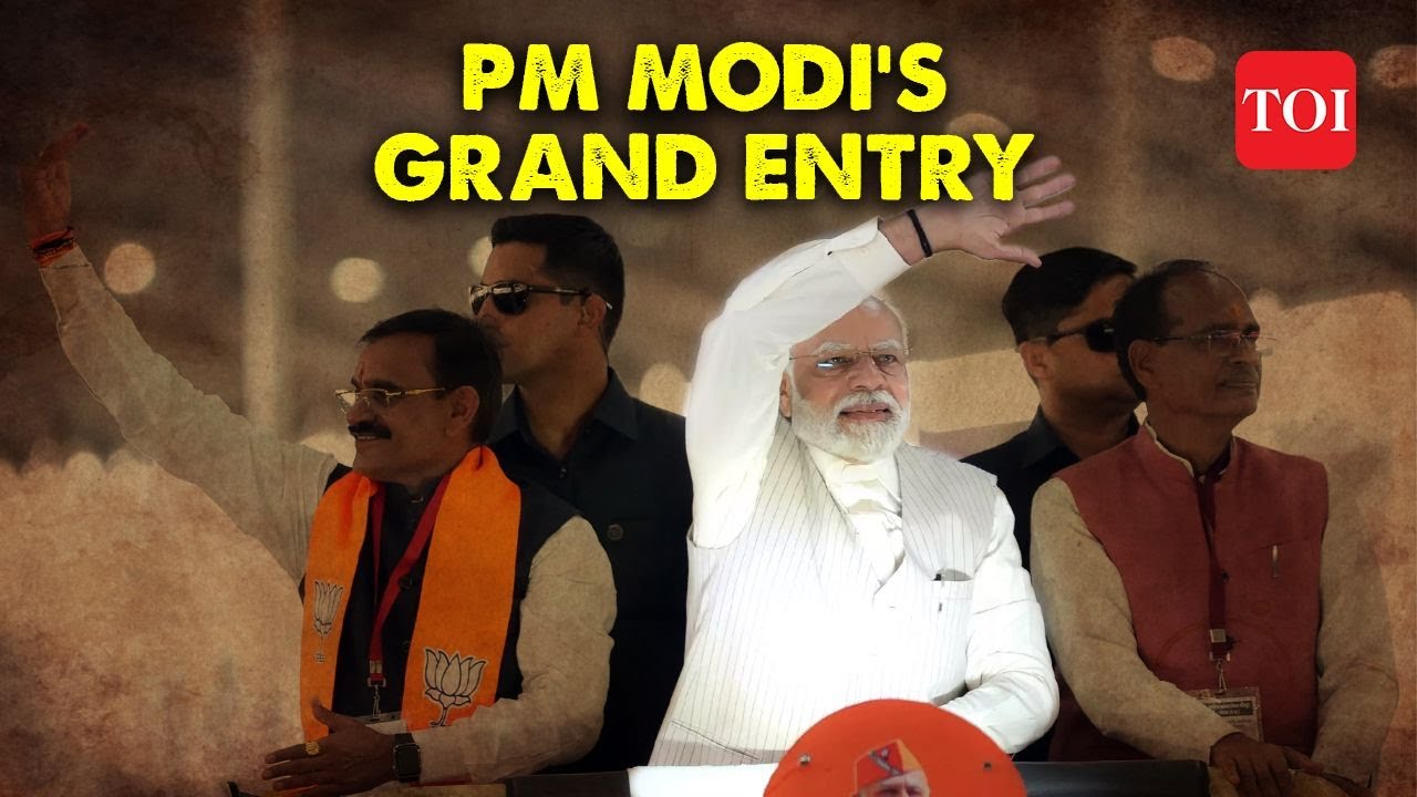 PM Modi's Spectacular Entrance: Watch Him Arrive in Style in an Open ...