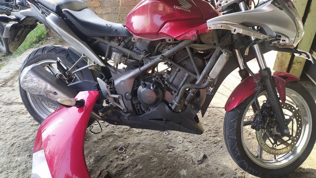 check battery location, Honda CBR 250 - YouTube