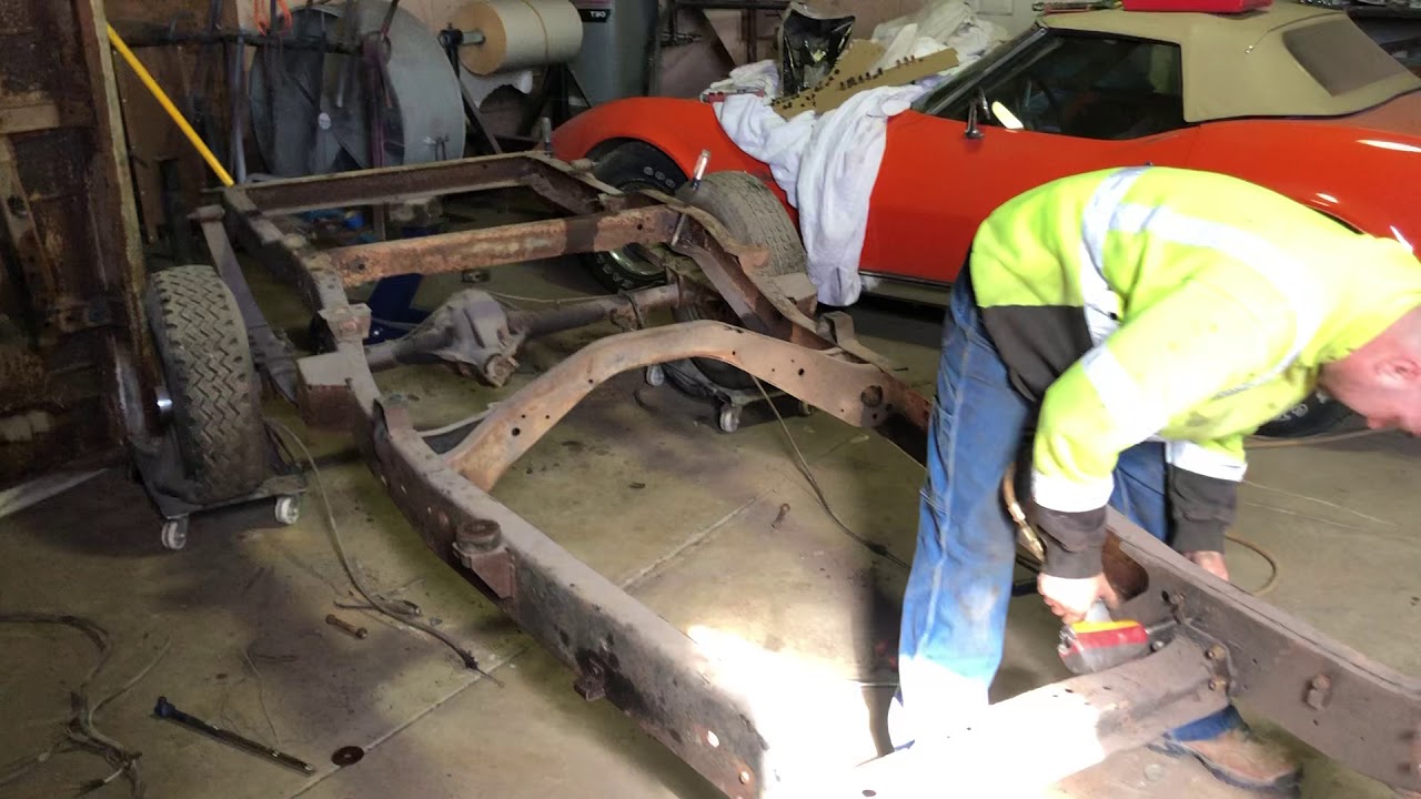 Tearing the frame down on 1977 Jeep j10 extended cab - YouTube
