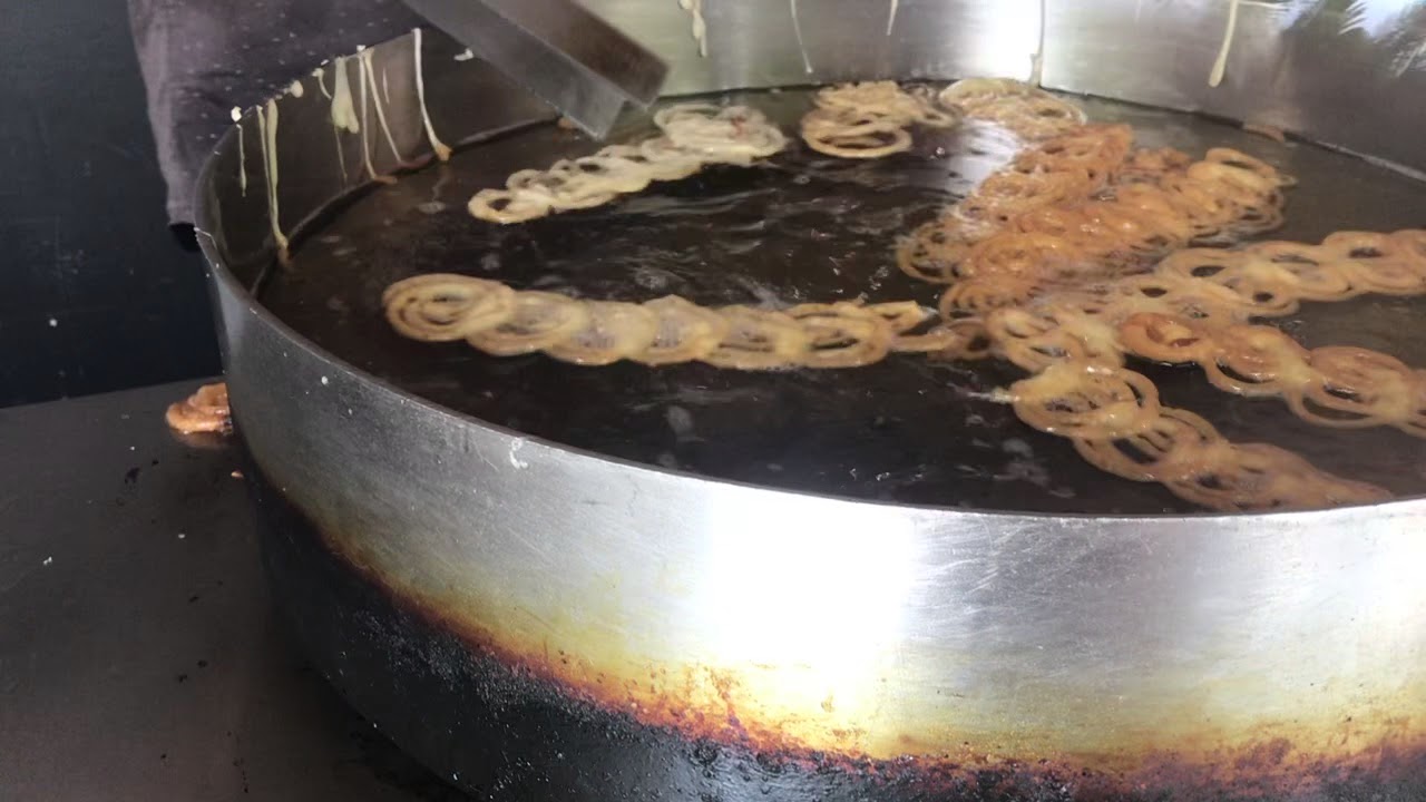 Jalebi - Indian sweet dish 😍 Harilal Patna Bihar INDIA - YouTube