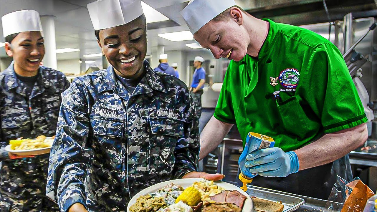 Feeding a Floating City: How 114 Cooks Make 17,000 Daily Meals For Navy ...