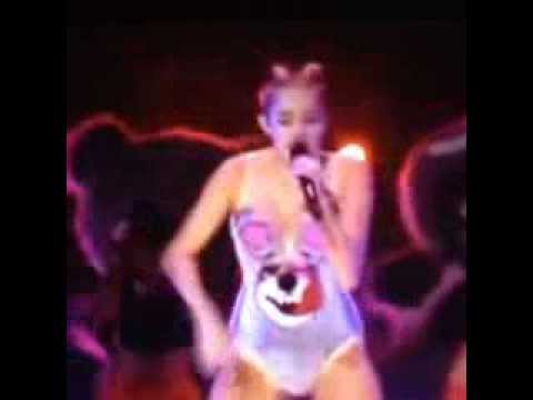 Miley Cyrus Drunk On Stage - YouTube