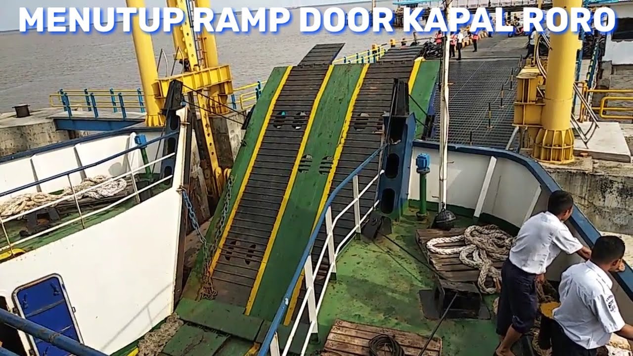proses menutup ramp door kapal Roro KMP lome - YouTube