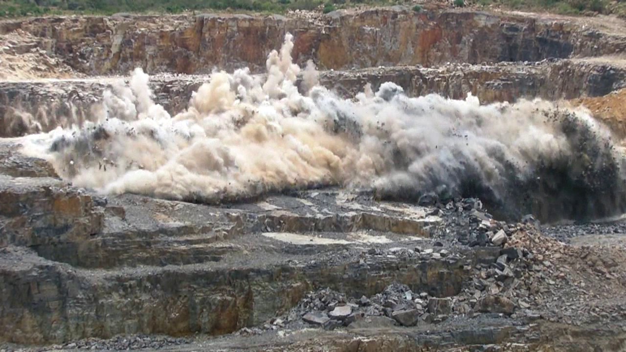 AXXIS blast demonstrating flyrock control - YouTube