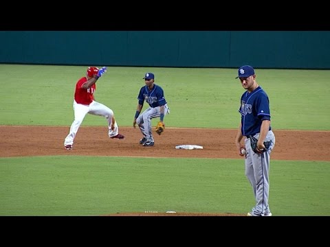Ramirez fakes out Beltre at second