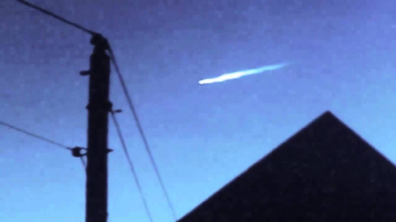 Meteor Over California Ejects a White Glowing Object - YouTube