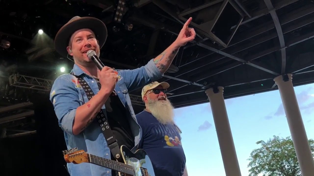 David Cook Epcot 9/28/18 Beard Banter - YouTube