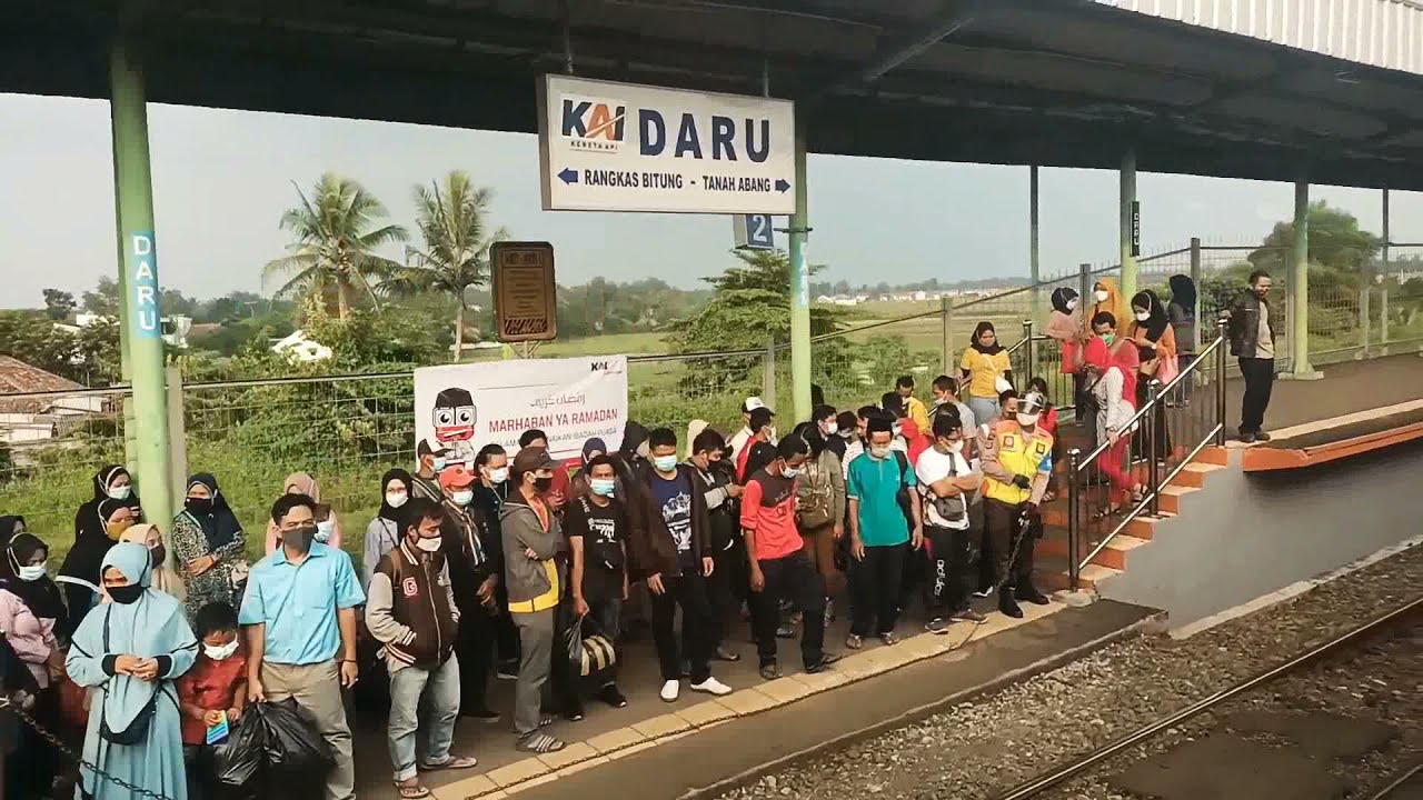 trip commuter line Stasiun daru ke stasiun cilejit (2,675 KM) - YouTube
