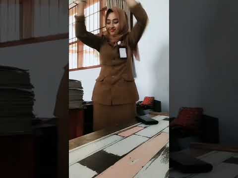 pns lagi goyang #shorts #wanita #wanitacantik #pns #pnscantik