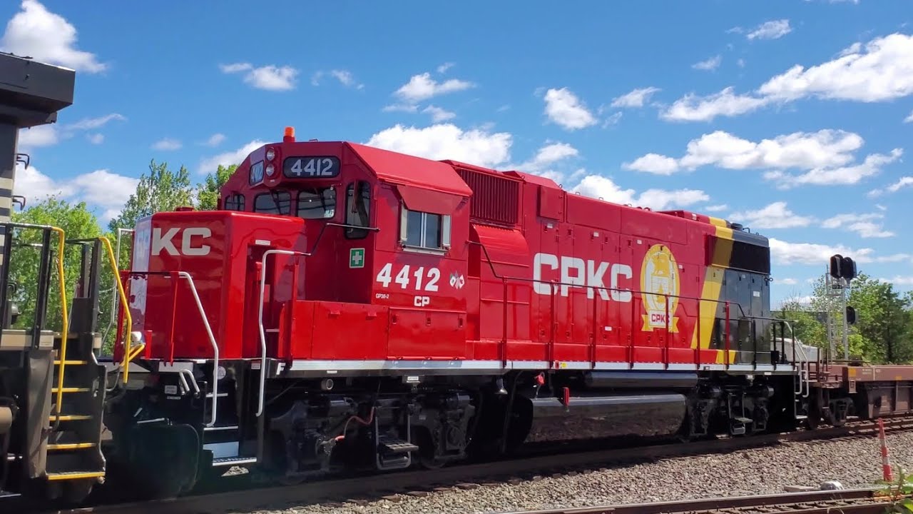CPKC 4412 Trails on NS 262 wearing the new CPKC scheme! - YouTube