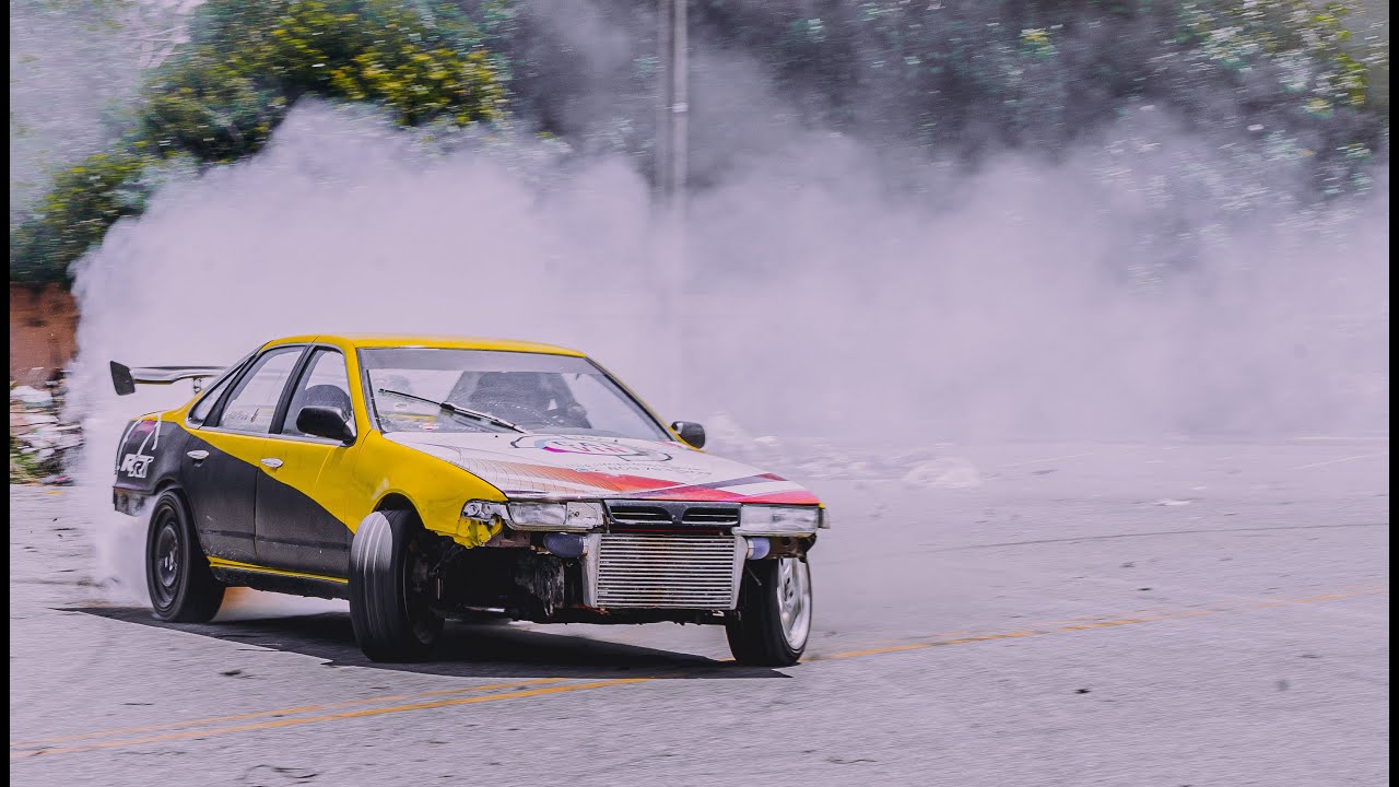 Drift Day San Cristóbal Nissan Cefiro A31-Toyota Mark II - YouTube