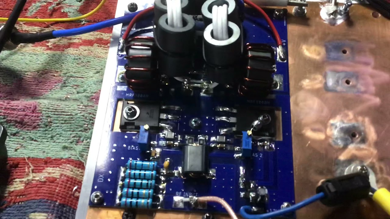 Testing the DX WORLD amp board and comparing it to the 4 x MRF300 VK ...