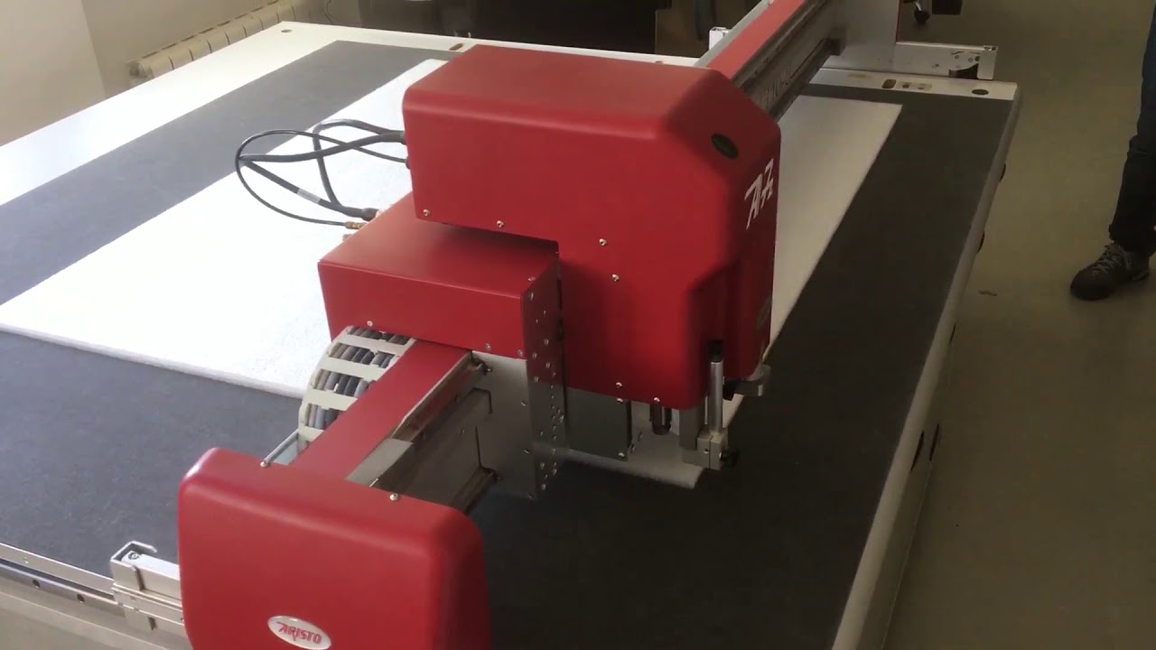 Foam cutting - Aristomat TL 1310 - YouTube