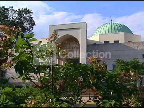 MOSQUE EXT PRAYING