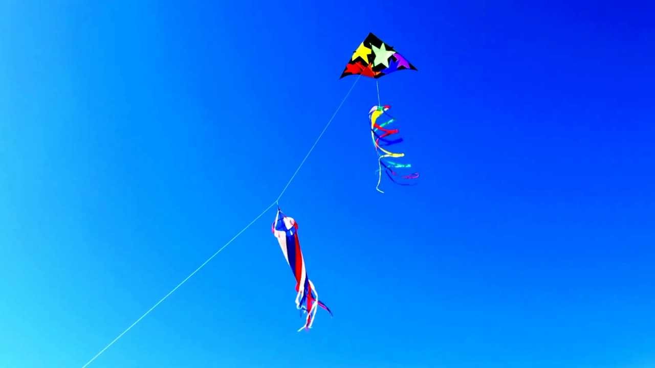 Flying Delta Kite with line laundry - YouTube