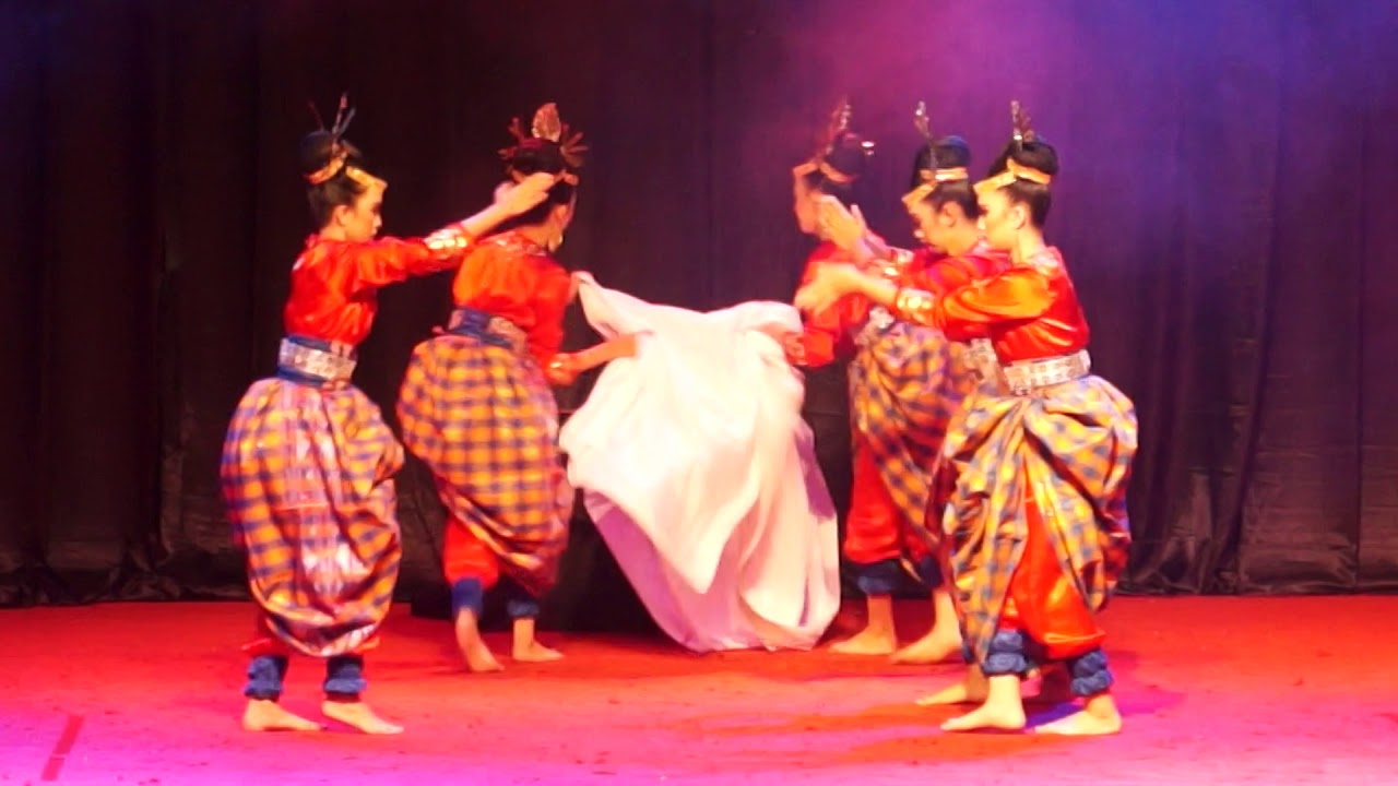 Parade Tari Nusantara 2019 Tari Ronga Wekoila - Sulawesi Tenggara - YouTube