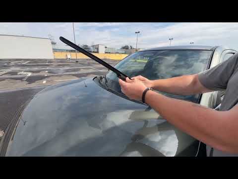 Suzuki e VITARA – How to Change Wipers