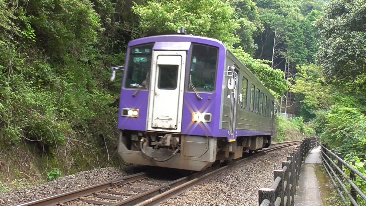 JR Kansai Main Line diesel train almost touching promenade and scenery ...
