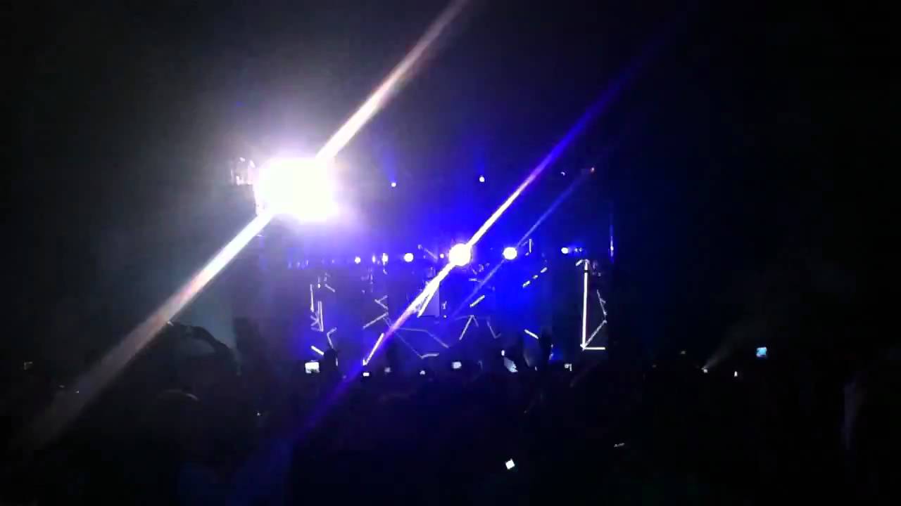 Deadmau5 psycho lighting at creamfields melbourne 2011 (pt. 2) - YouTube