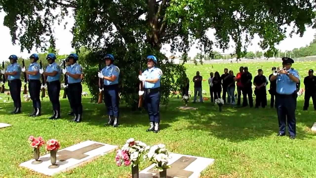 Funeral de Policia caido en el cumplimiento del deber en Bayamon Puerto ...