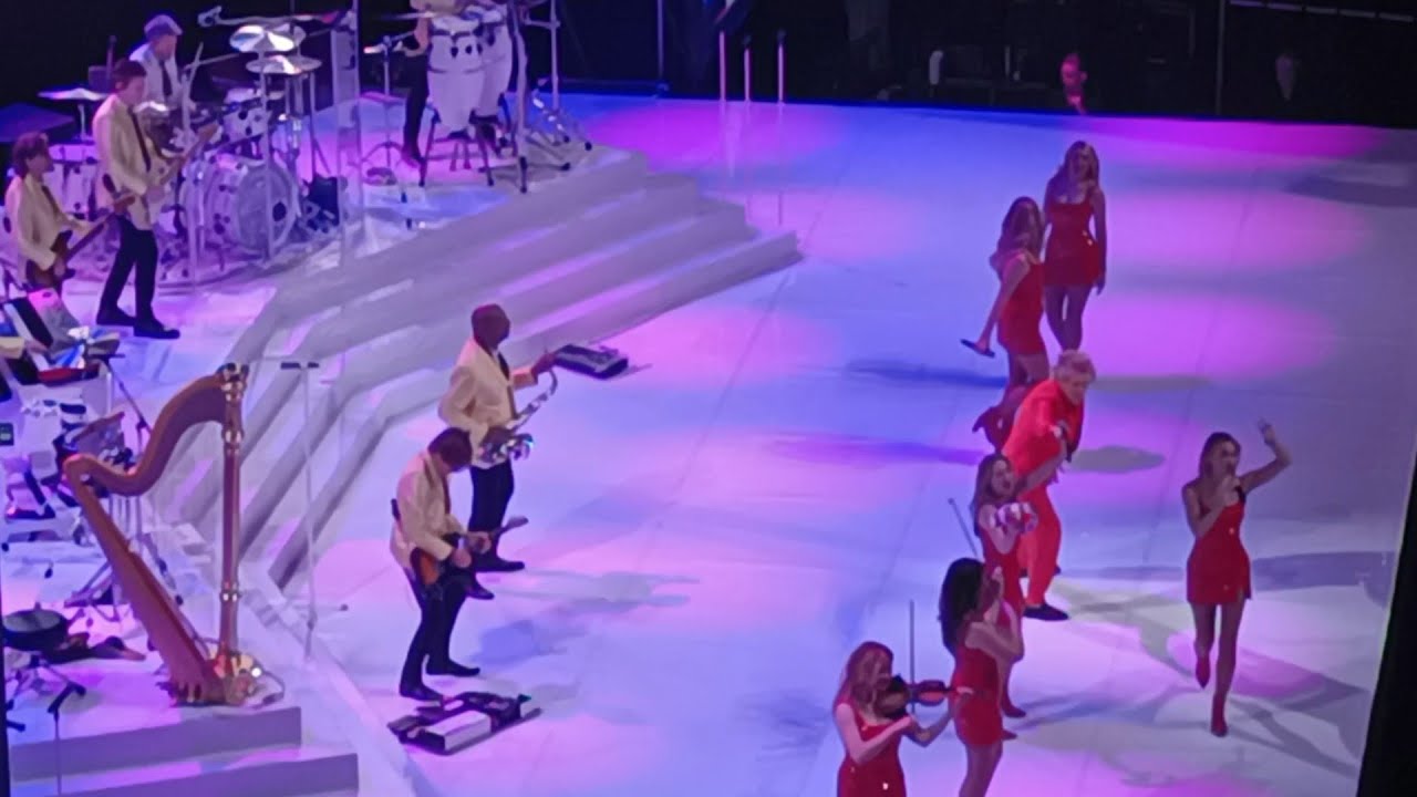 Rod Stewart (80) - 'Da Ya Think I'm Sexy' - Barclays Arena - Hamburg ...