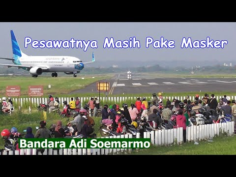Rame-Rame Nonton Pesawat Haji | Bandara Adi Soemarmo - YouTube