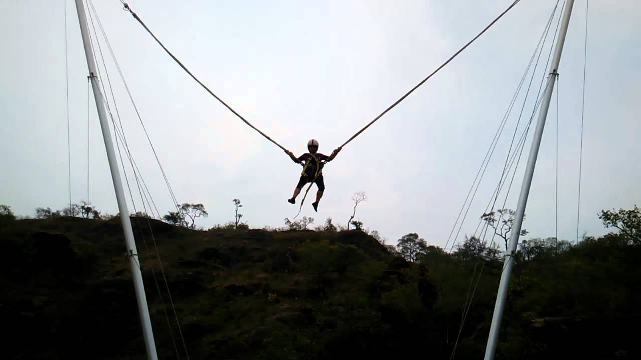 Funny bungee jumping ever...... - YouTube