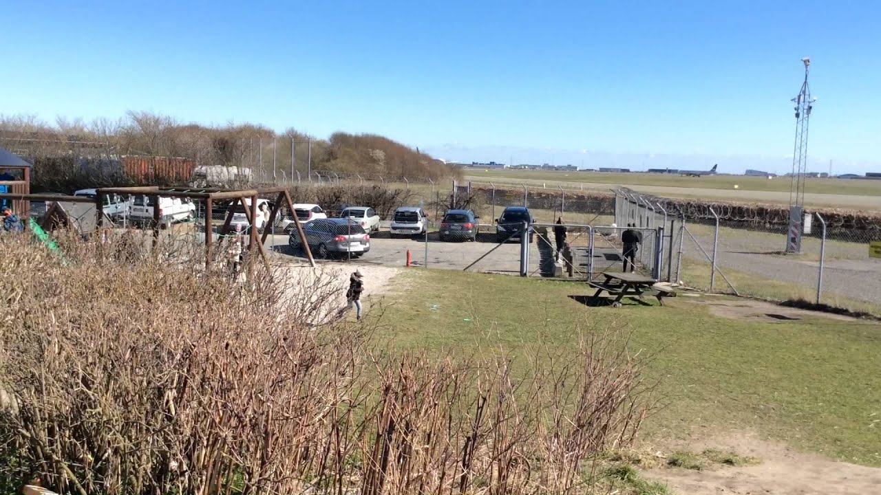 Singapore Airlines SQ351, B777-200 Copenhagen Airport - YouTube