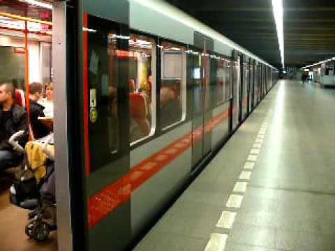 Praha hlavní nádraží, Metro Linka C.MOV - YouTube