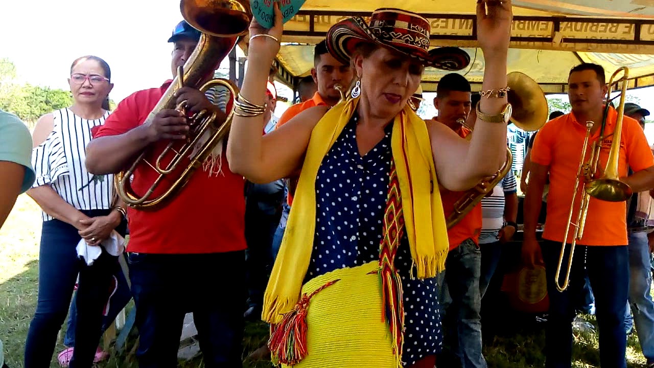 Banda reina del porro, ritmo triecnico la seca. - YouTube