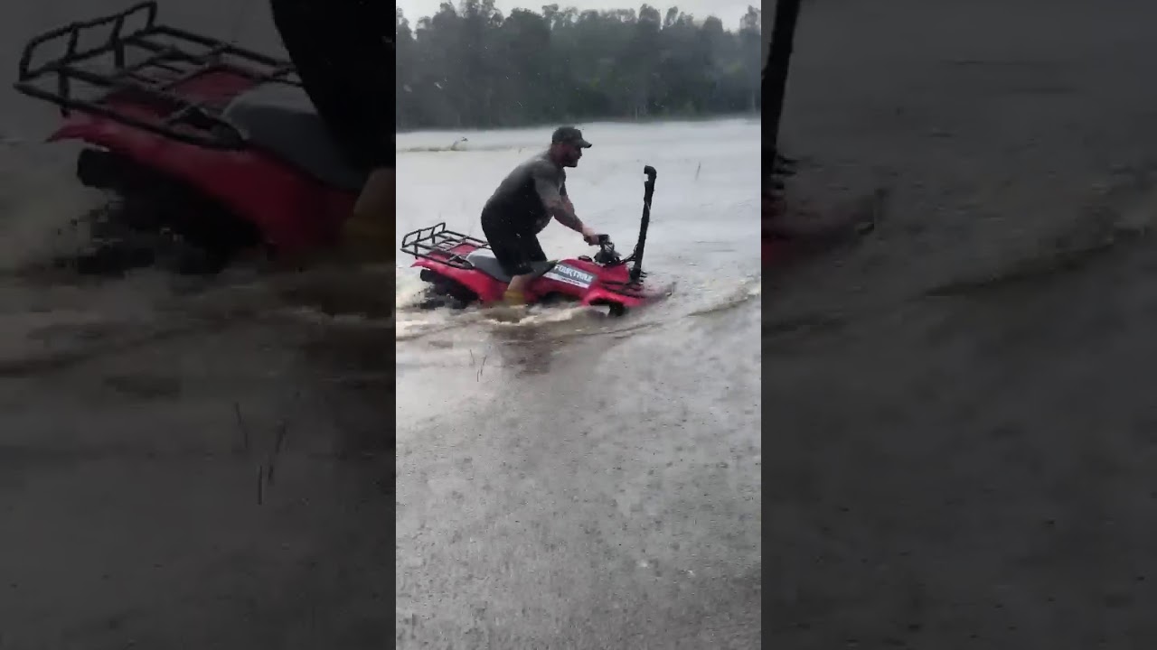Fourtrax 300 swamp diving - YouTube